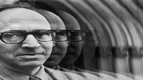 Thomas Kuhn and why radicals need tradition | Vasso Kindi » IAI TV